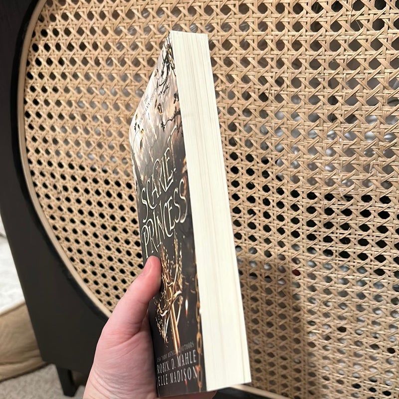 Scarlet Princess by Elle Madison, Paperback | Pangobooks