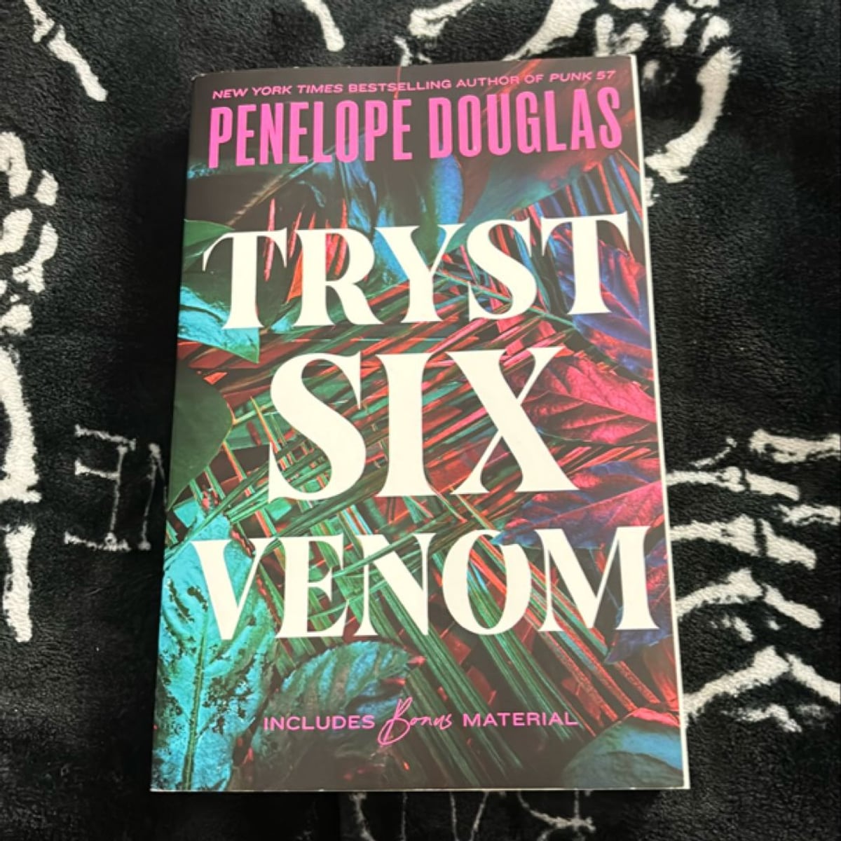 Tryst Six Venom by Penelope Douglas, Paperback | Pangobooks
