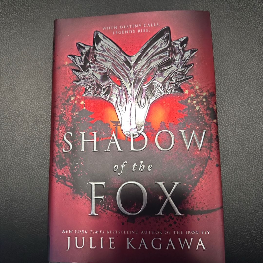 Shadow of the Fox by Julie Kagawa, Hardcover | Pangobooks