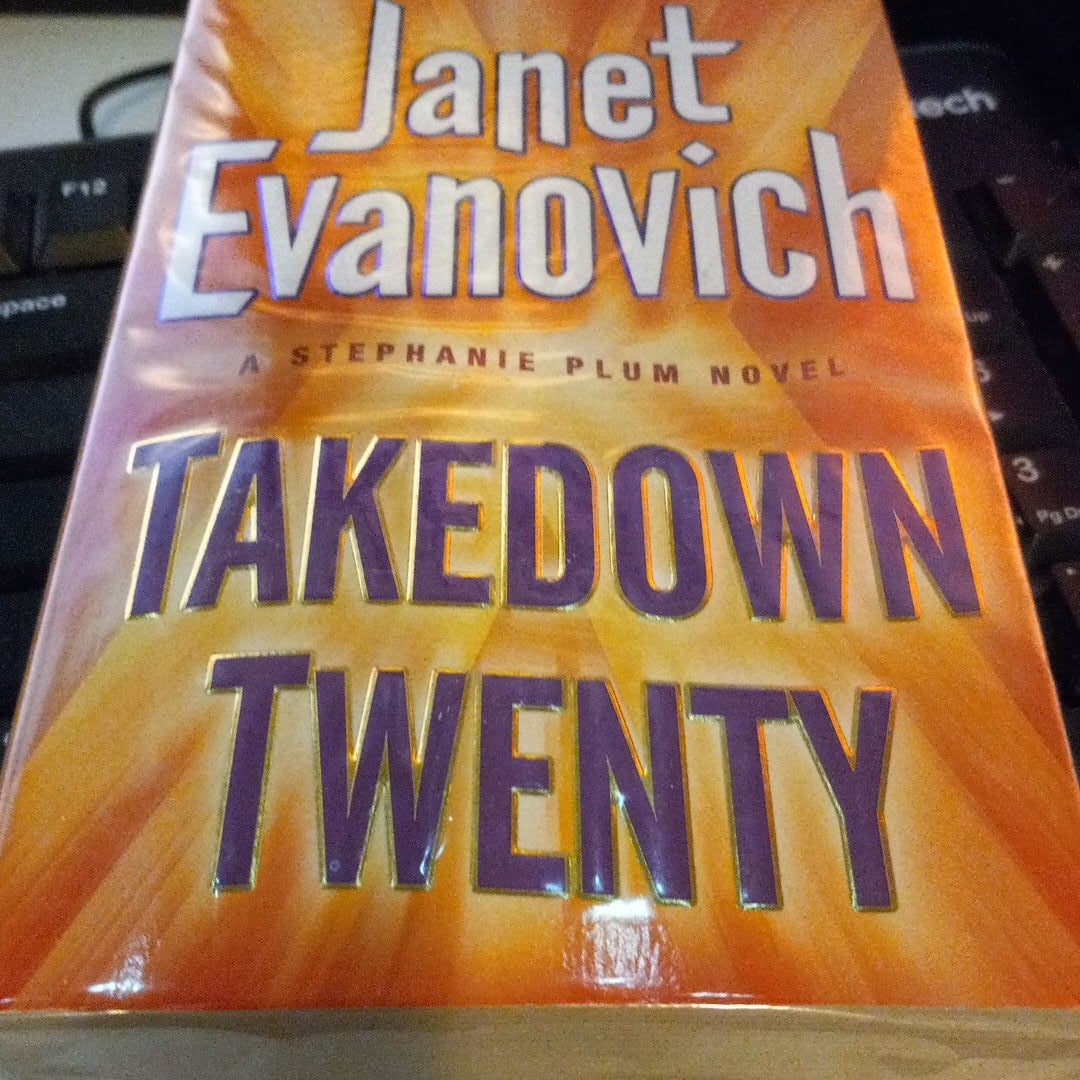 Takedown Twenty by Janet Evanovich, Paperback | Pangobooks