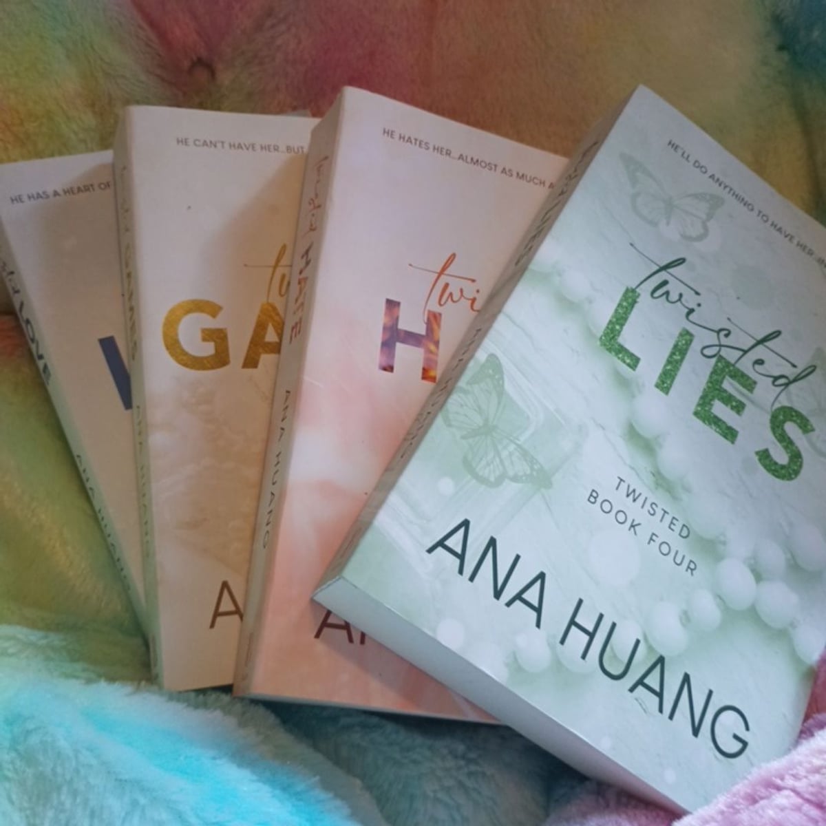 Twisted series by Ana Huang, Paperback | Pangobooks