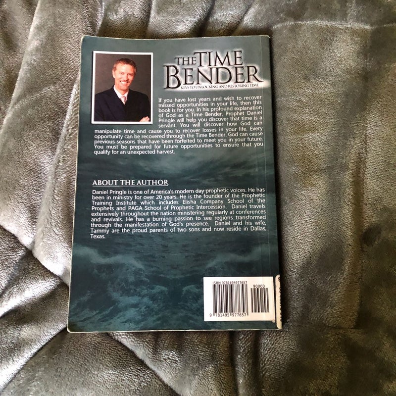 The Time Bender by Daniel Pringle, Paperback | Pangobooks
