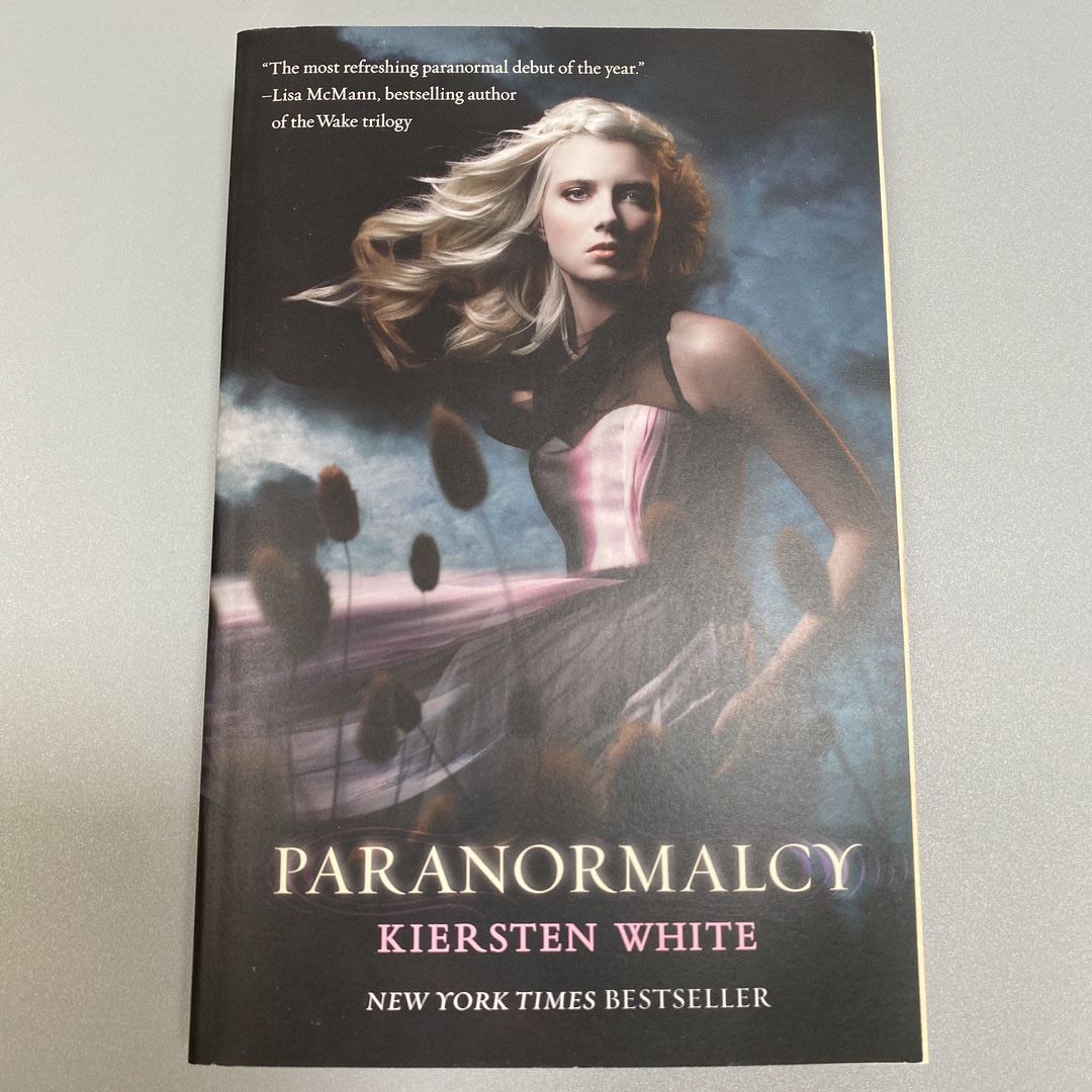 Paranormalcy by Kiersten White, Paperback | Pangobooks