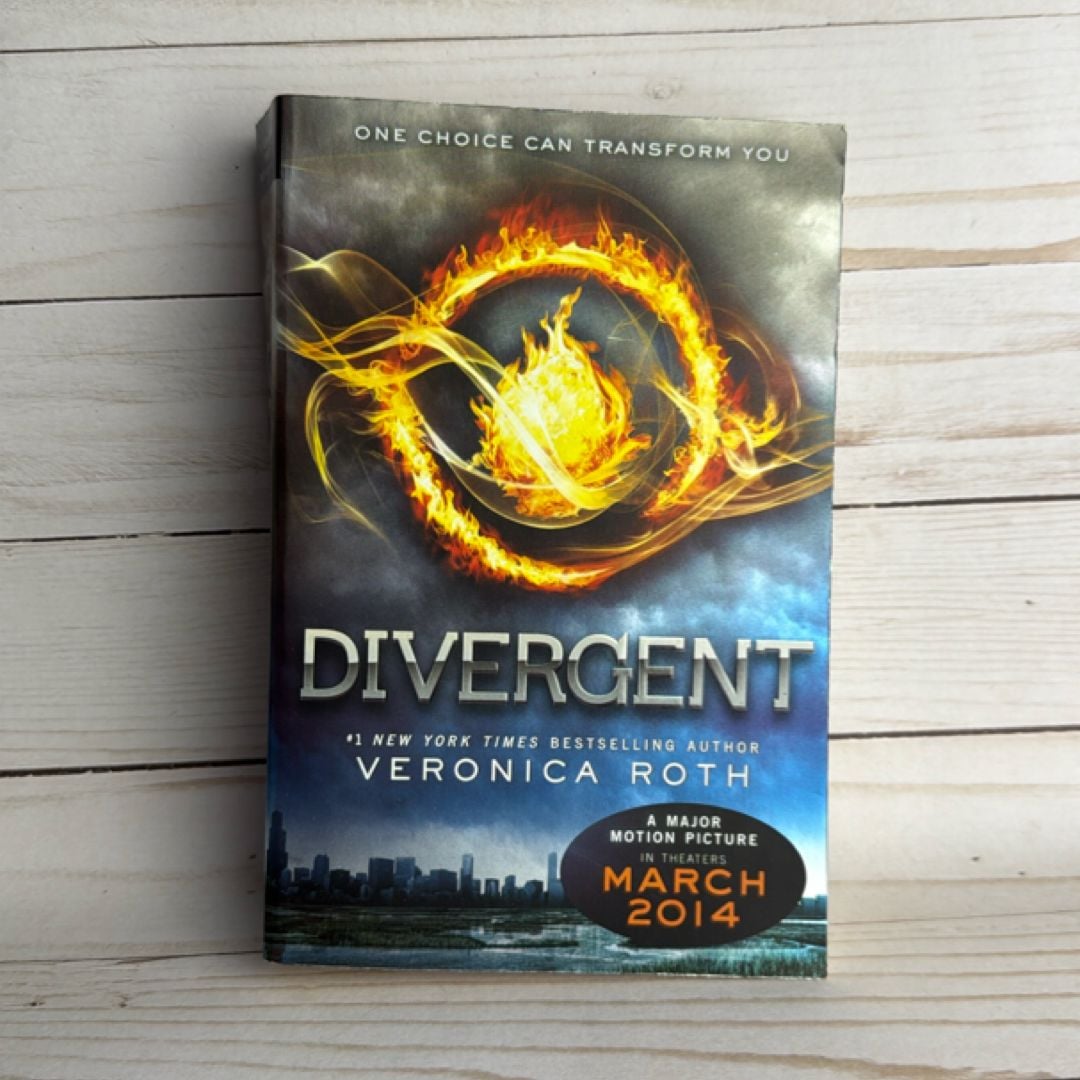 Divergent by Veronica Roth, Paperback | Pangobooks