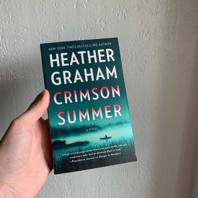 Crimson Summer by Heather Graham, Paperback | Pangobooks