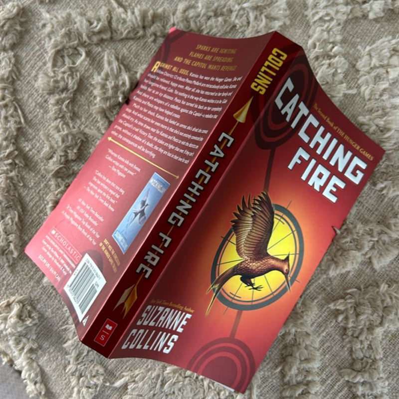 Catching Fire by Suzanne Collins, Paperback | Pangobooks
