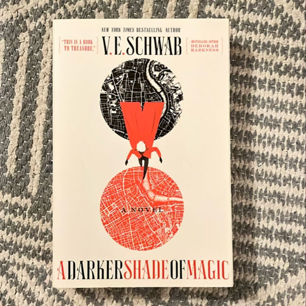 A Darker Shade of Magic by V. E. Schwab, Paperback | Pangobooks