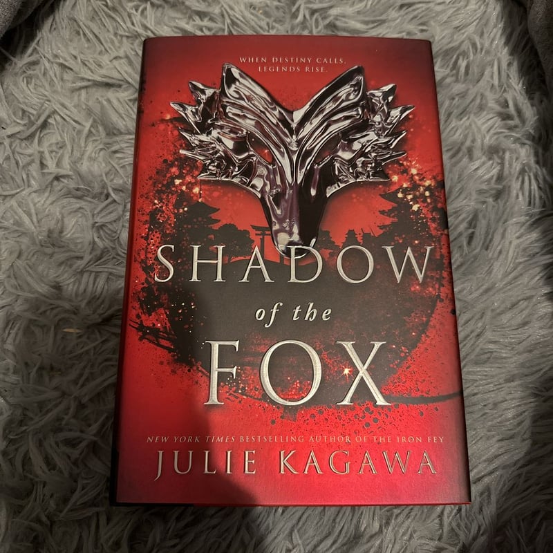 Shadow of the Fox (Signed) by Julie Kagawa , Hardcover | Pangobooks