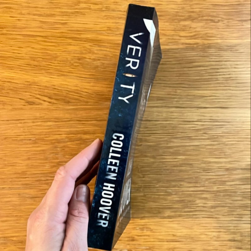 Verity Exclusive Bookworm Box Edition - signed by Colleen Hoover ...