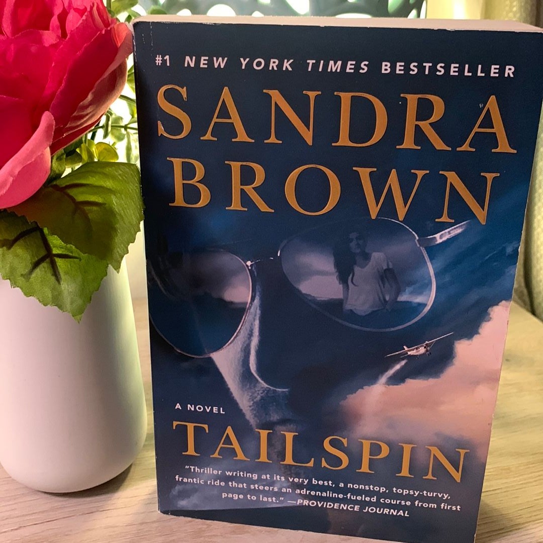 Tailspin by Sandra Brown, Paperback | Pangobooks