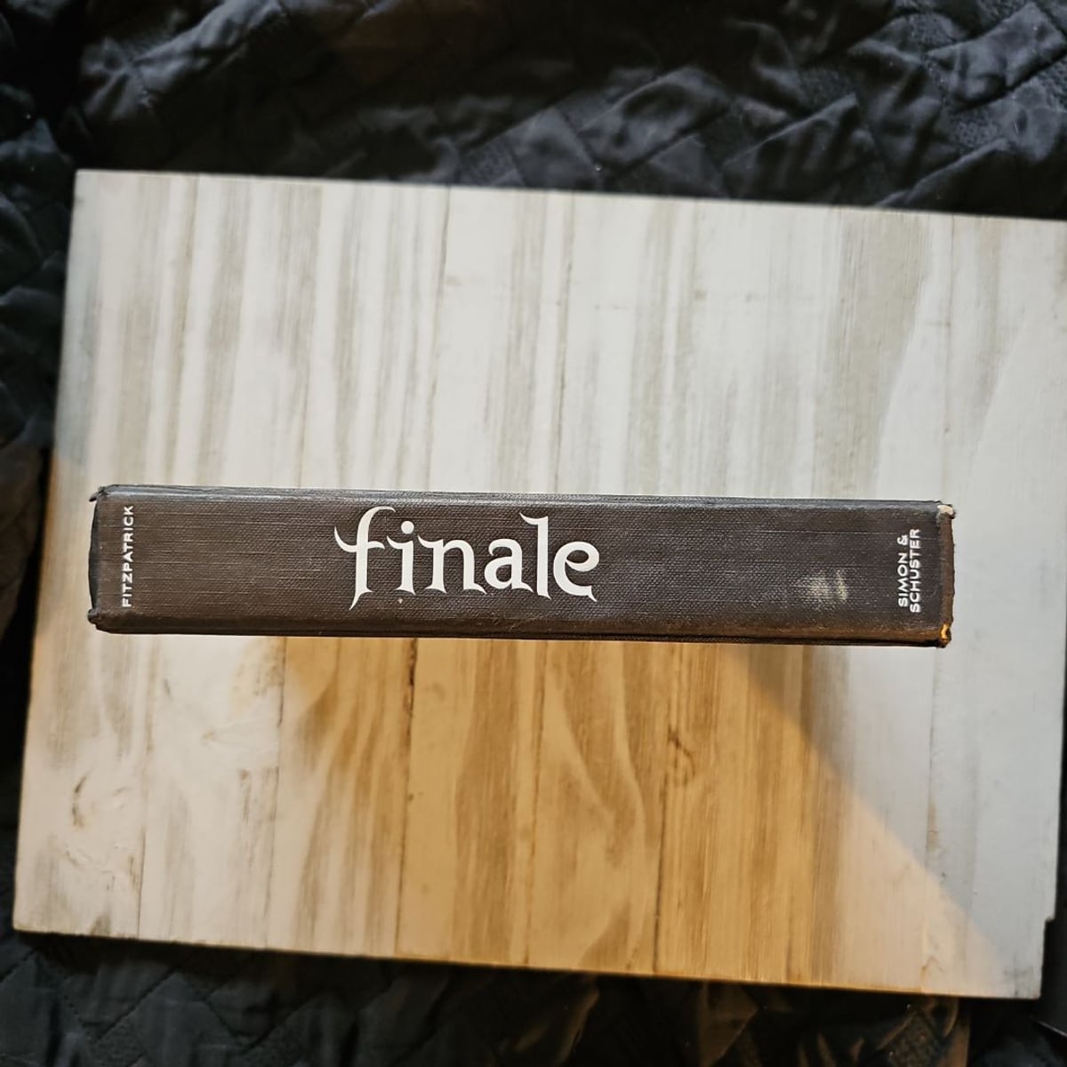 Finale by Becca Fitzpatrick, Hardcover | Pangobooks