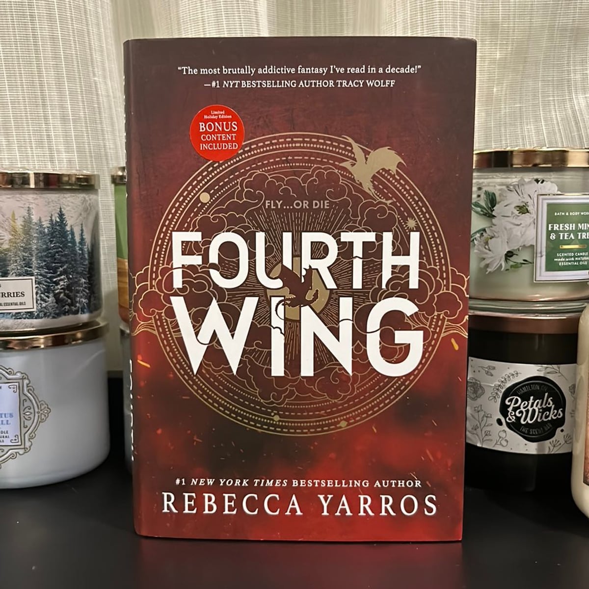Fourth Wing - Special Edition by Rebecca Yarros, Paperback | Pangobooks