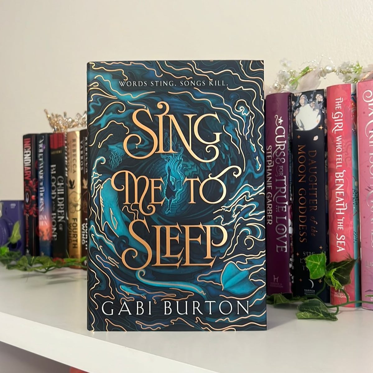 Sing me to sleep *FAIRYLOOT EDITION* by Gabi burton, Hardcover | Pangobooks