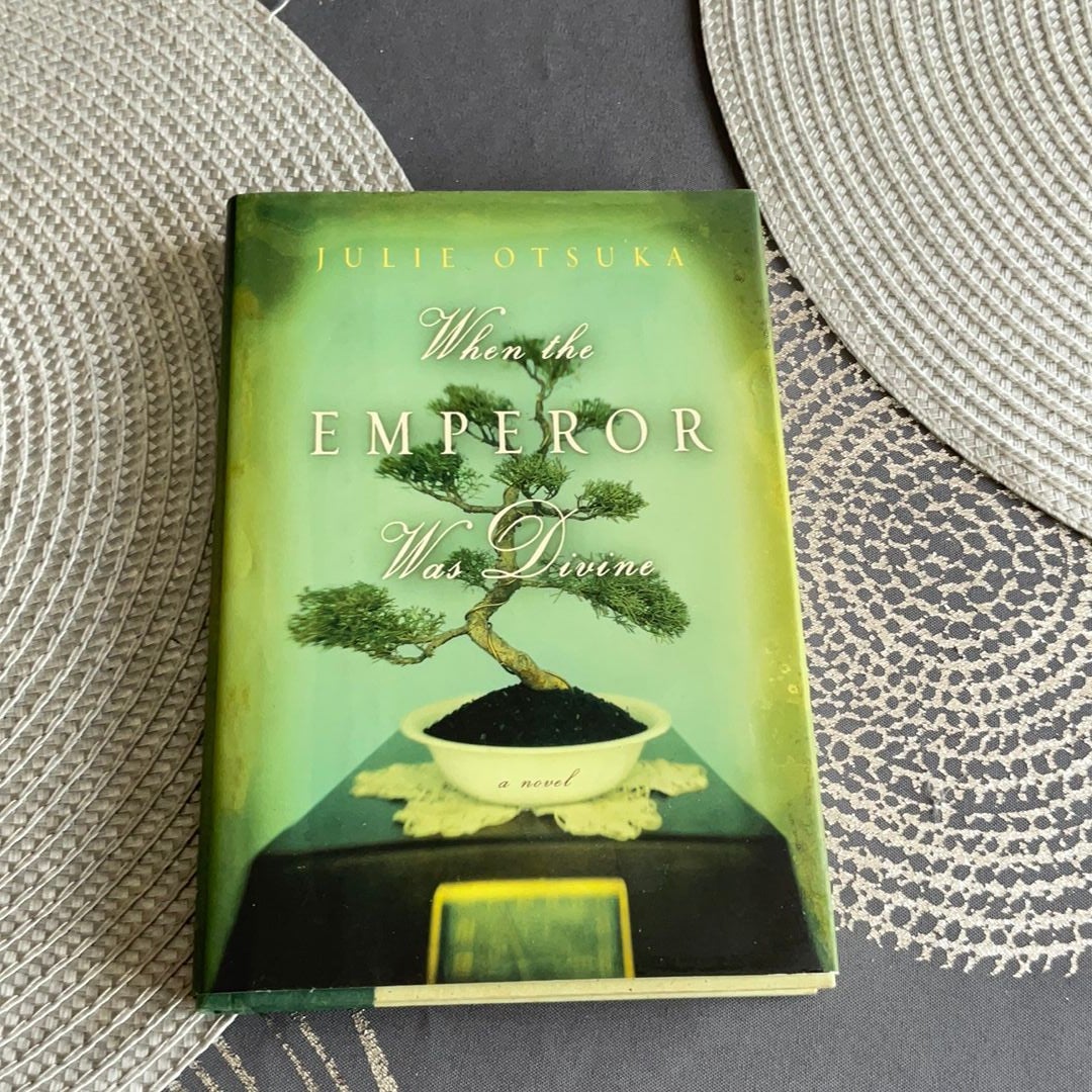When the Emperor Was Divine by Julie Otsuka, Hardcover | Pangobooks