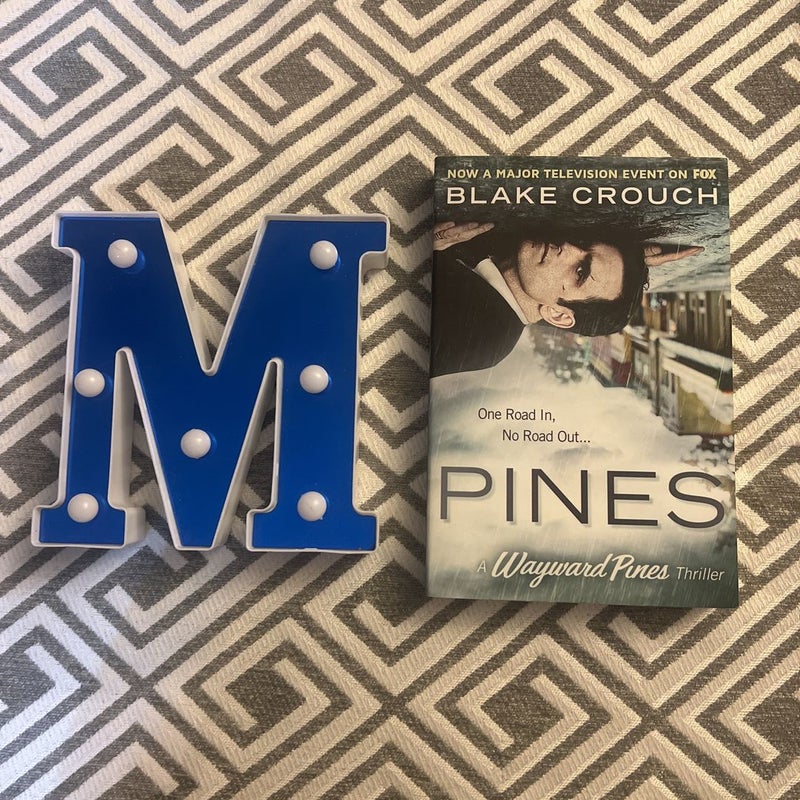 Pines by Blake Crouch, Paperback | Pangobooks