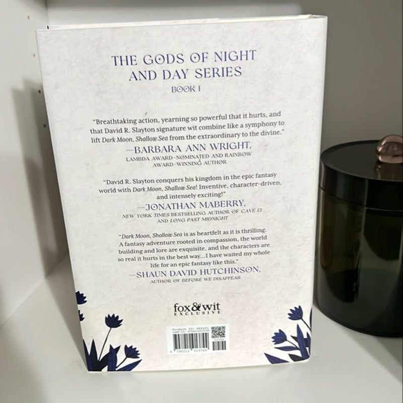 Dark Moon Shallow Sea by , Hardcover | Pangobooks