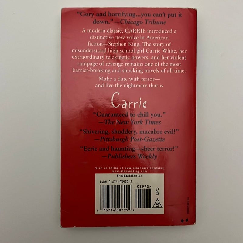Carrie by Stephen King , Paperback | Pangobooks