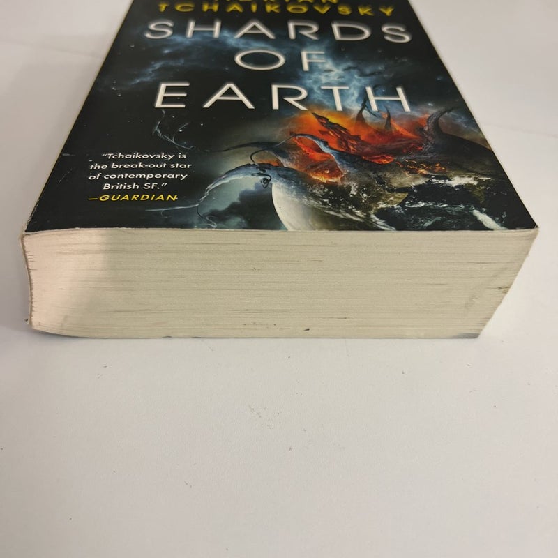 Shards of Earth by Adrian Tchaikovsky, Paperback | Pangobooks