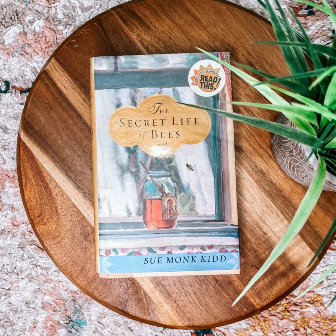 The Secret Life of Bees by Sue Monk Kidd, Hardcover | Pangobooks