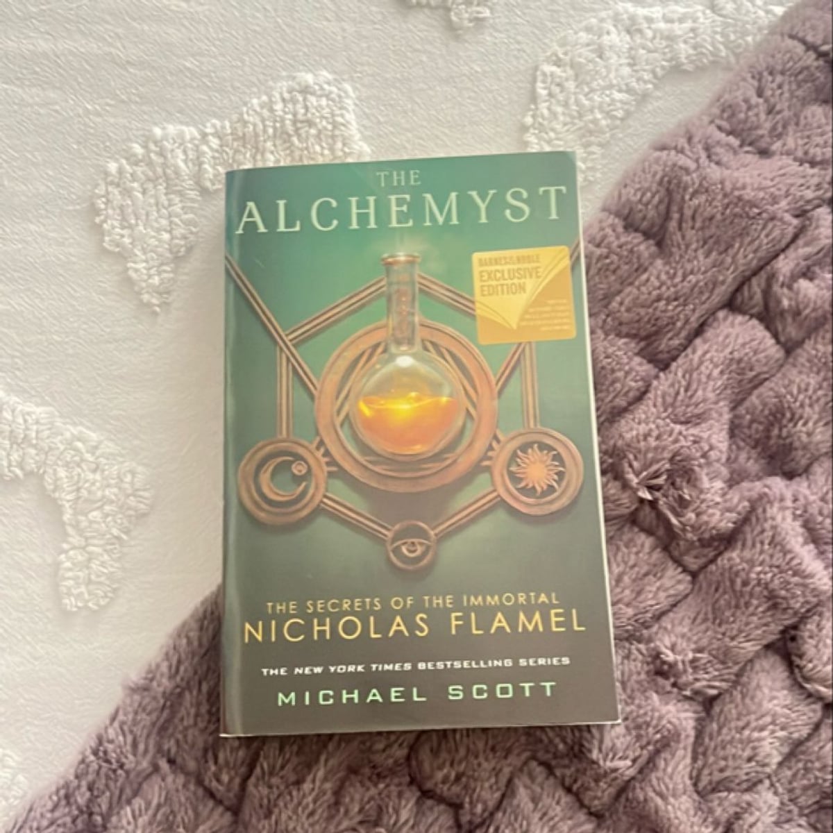 The Alchemyst by Michael Scott, Paperback | Pangobooks