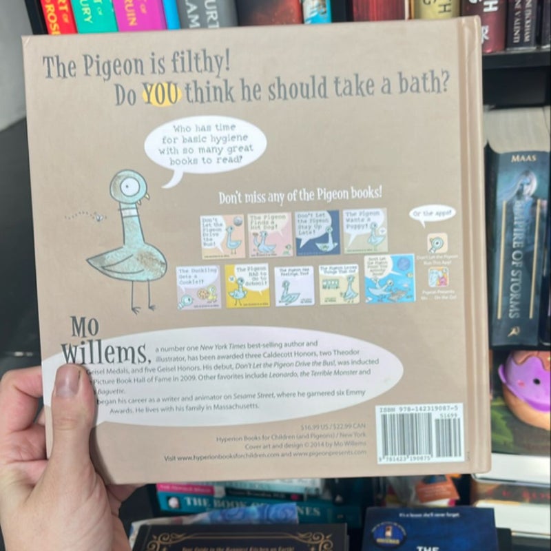 The Pigeon Needs a Bath! (Pigeon Series) by Mo Willems