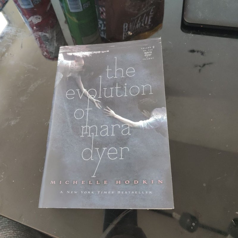 The Evolution of Mara Dyer by Michelle Hodkin, Paperback | Pangobooks
