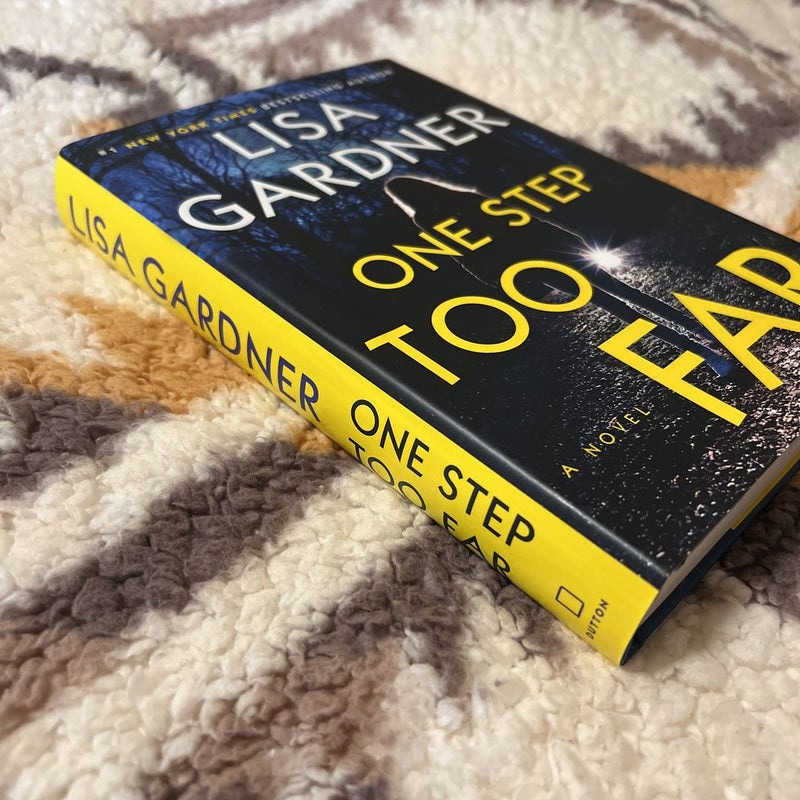 One Step Too Far by Lisa Gardner, Hardcover | Pangobooks