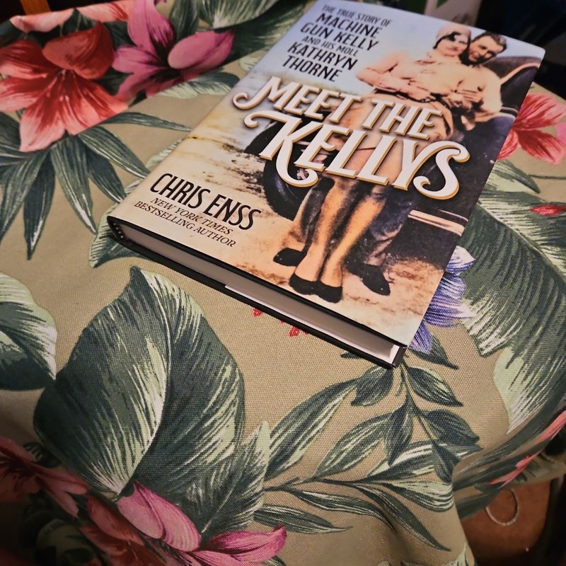 Meet the Kellys by Chris Enss, Hardcover | Pangobooks