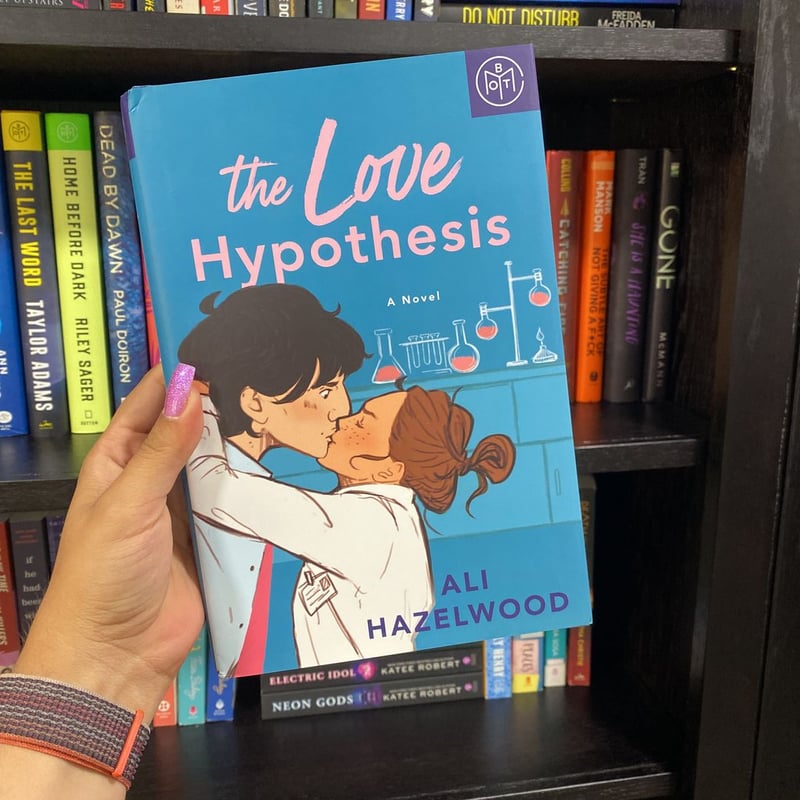 The Love Hypothesis by Ali Hazelwood, Hardcover | Pangobooks