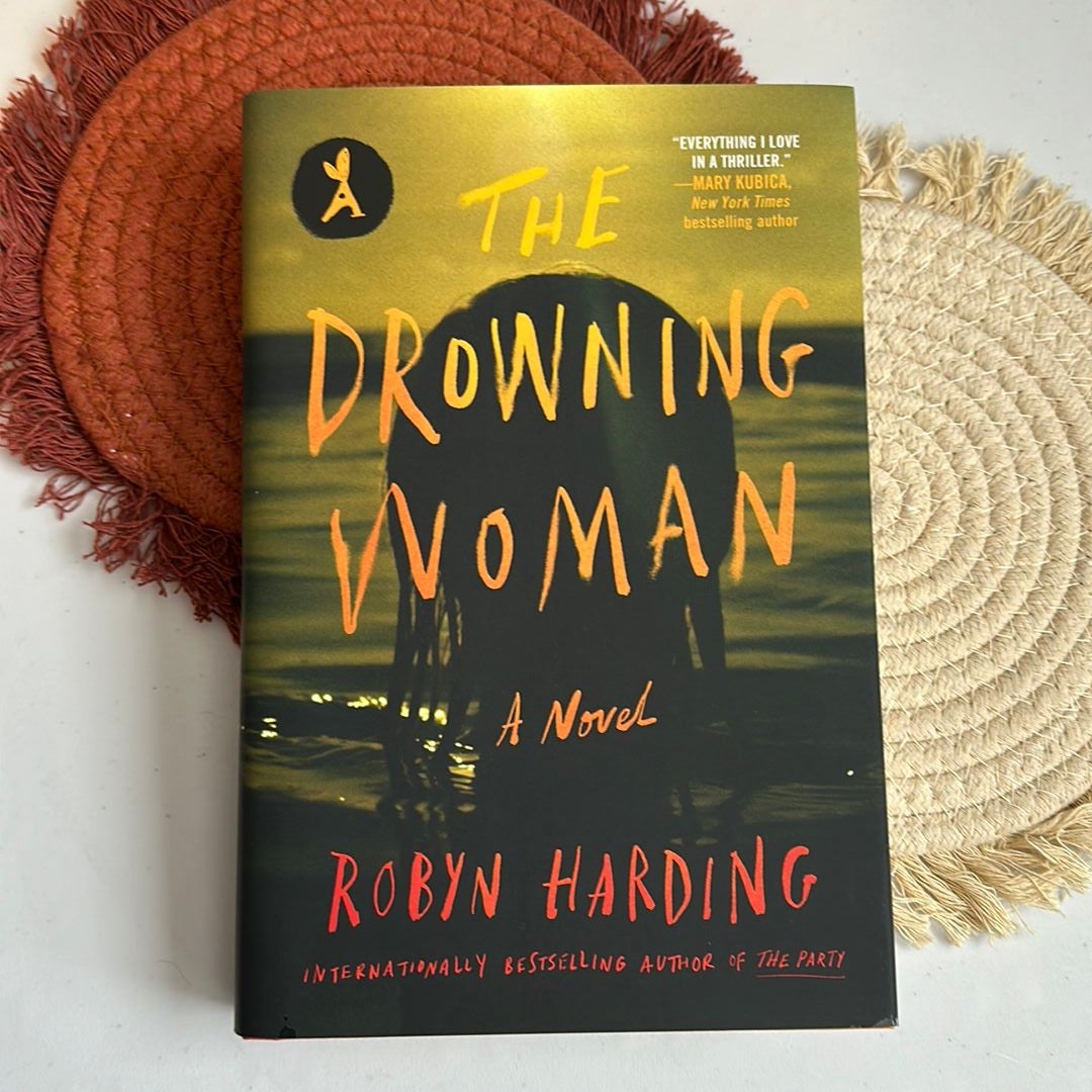 The Drowning Woman by Robyn Harding, Hardcover | Pangobooks