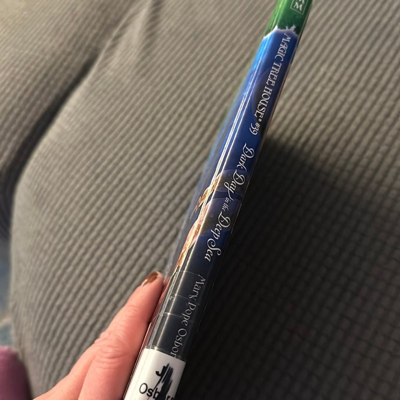 Dark Day in the Deep Sea by Mary Pope Osborne, Hardcover | Pangobooks