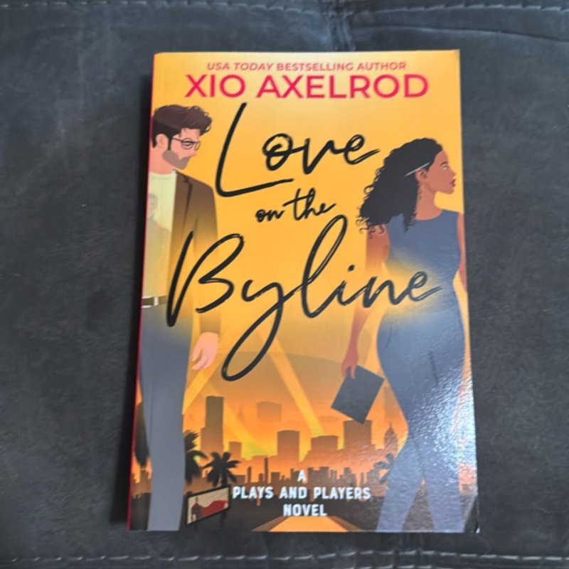 Love on the Byline (Signed) by Xio Axelrod, Paperback | Pangobooks