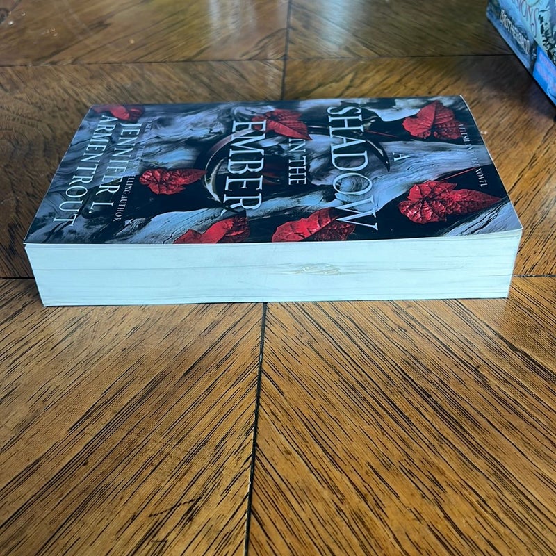 A Shadow in the Ember by Jennifer L. Armentrout, Paperback | Pangobooks