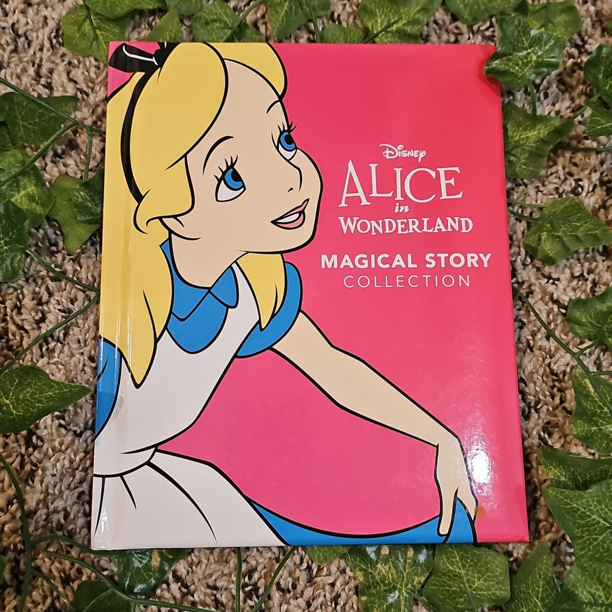 Disney Alice in Wonderland Magical Story by Parragon Books Ltd