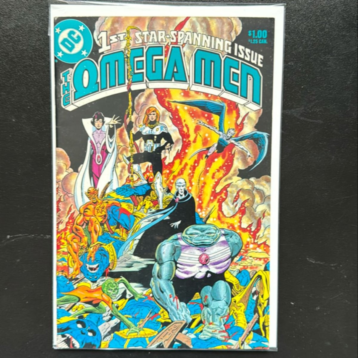 The Omega Men # 1 DC Comics by , Paperback | Pangobooks