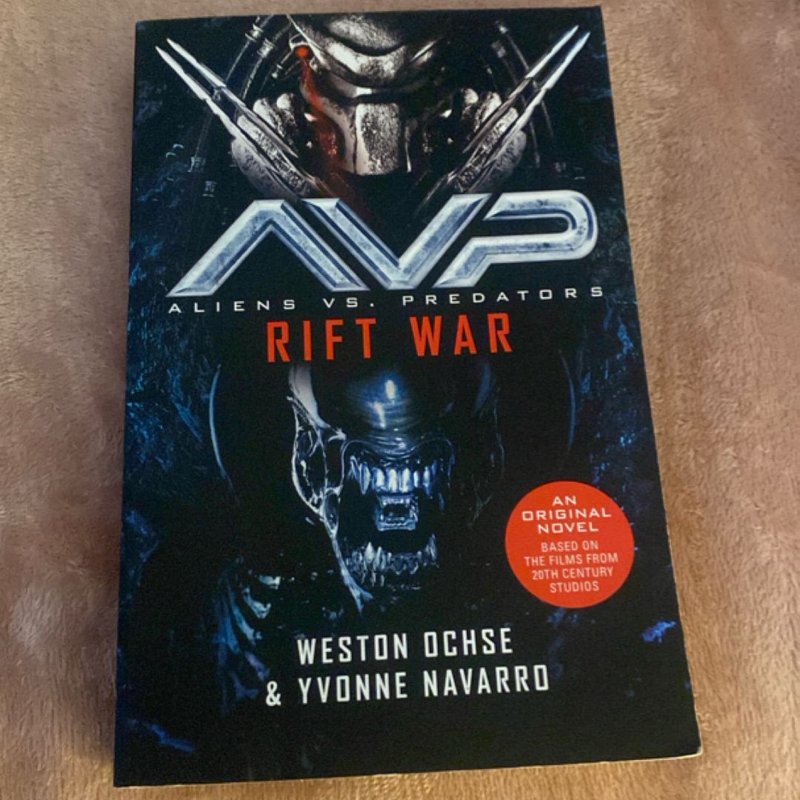 Aliens vs. Predators: Rift War by Weston Ochse, Yvonne Navarro