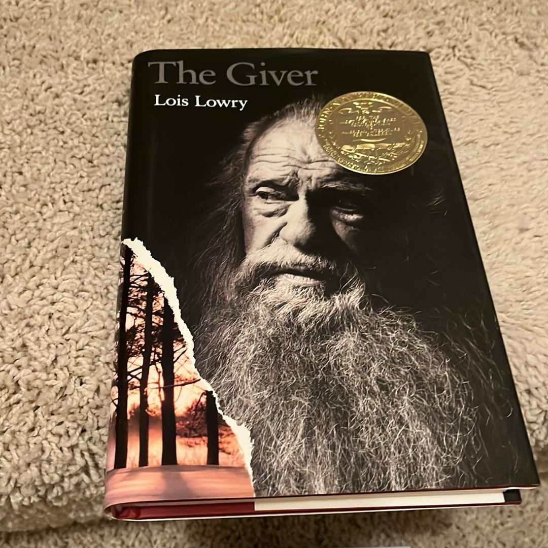The Giver by Lois Lowry, Hardcover | Pangobooks