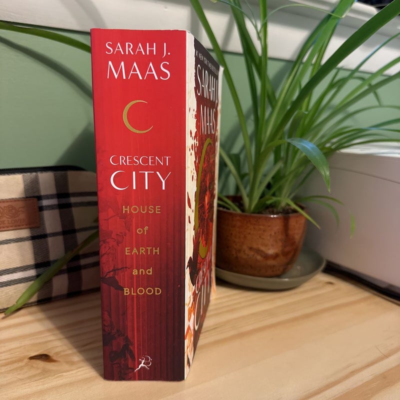 House of Earth and Blood by Sarah J. Mass , Paperback | Pangobooks