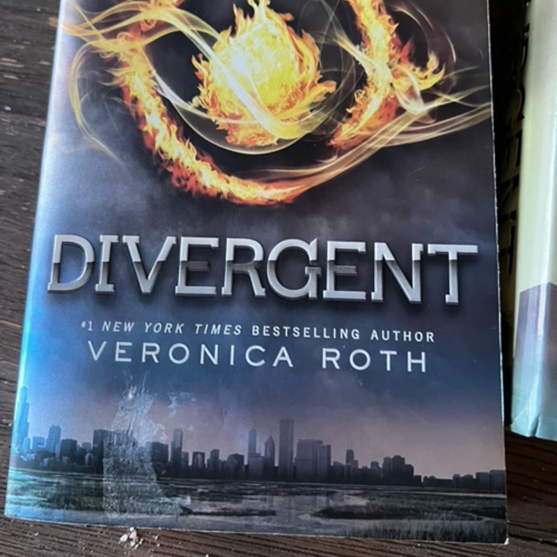 Divergent Series, 3 books by Veronica Roth, Hardcover | Pangobooks