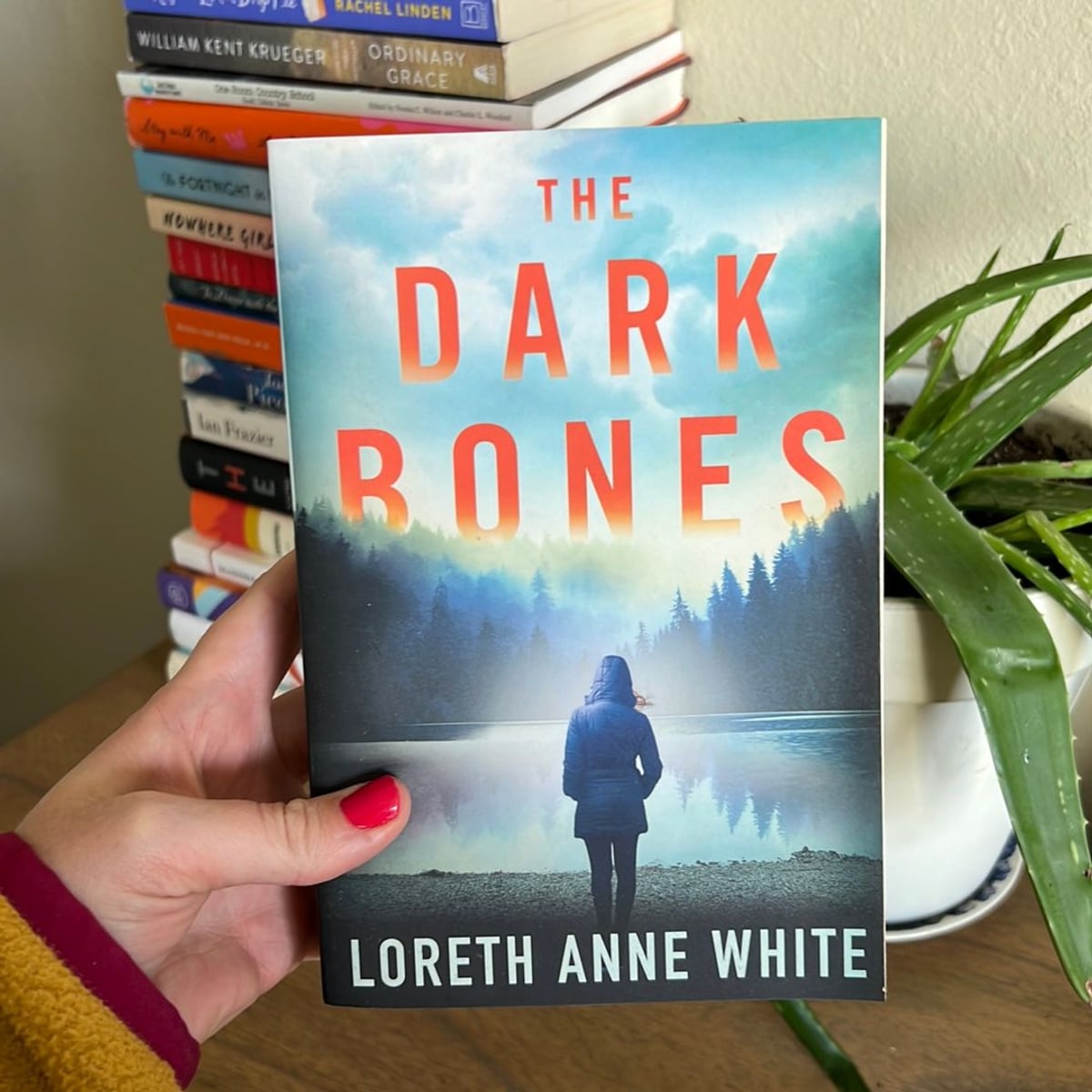 The Dark Bones by Loreth Anne White, Paperback | Pangobooks