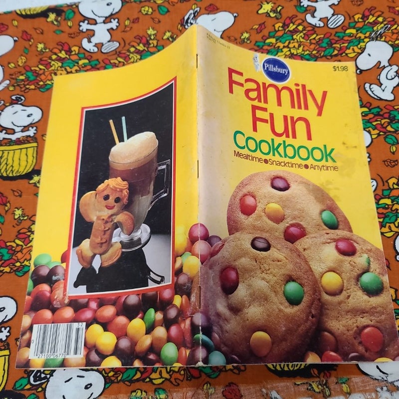 Family Fun Cookbook by Pillsbury , Paperback | Pangobooks