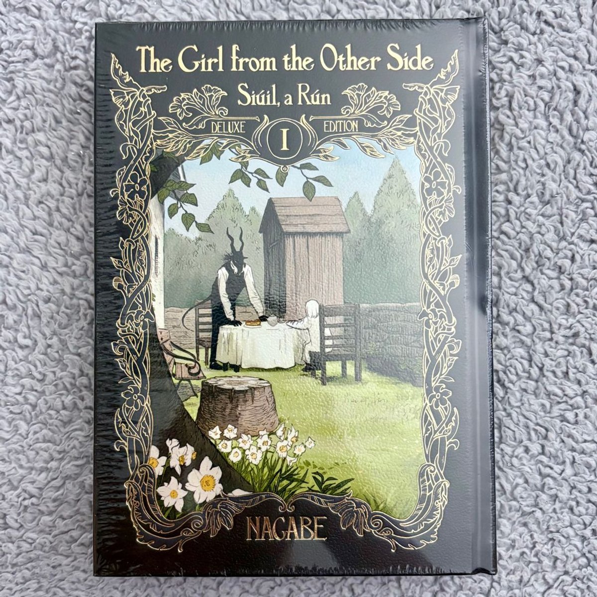 The Girl from the Other Side: Siúil, a Rún Deluxe Edition I (Vol. 1-3 ...