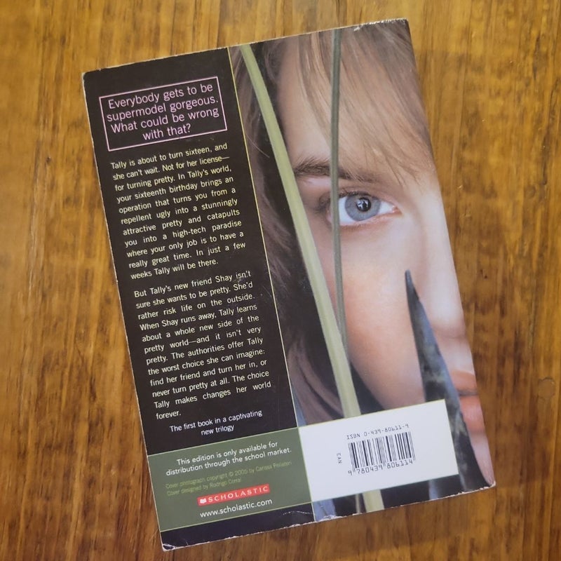 Uglies by Scott Westerfield, Paperback | Pangobooks