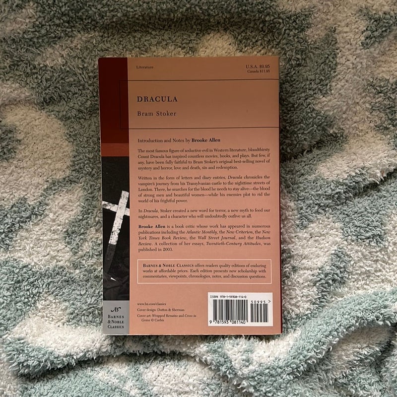 Dracula by Bram Stoker; Brooke Allen, Paperback | Pangobooks