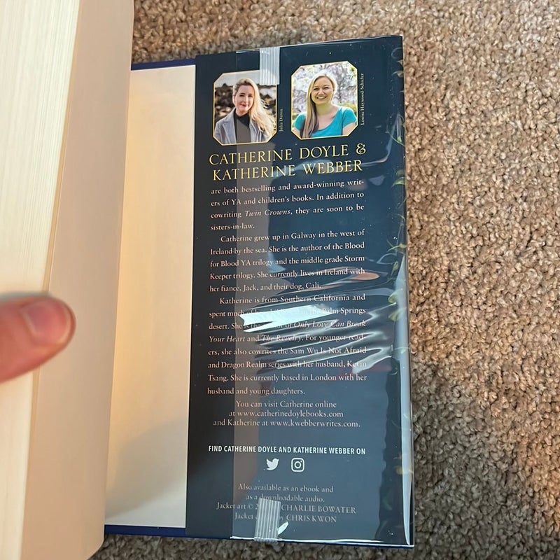 Twin Crowns by Catherine Doyle, Hardcover | Pangobooks