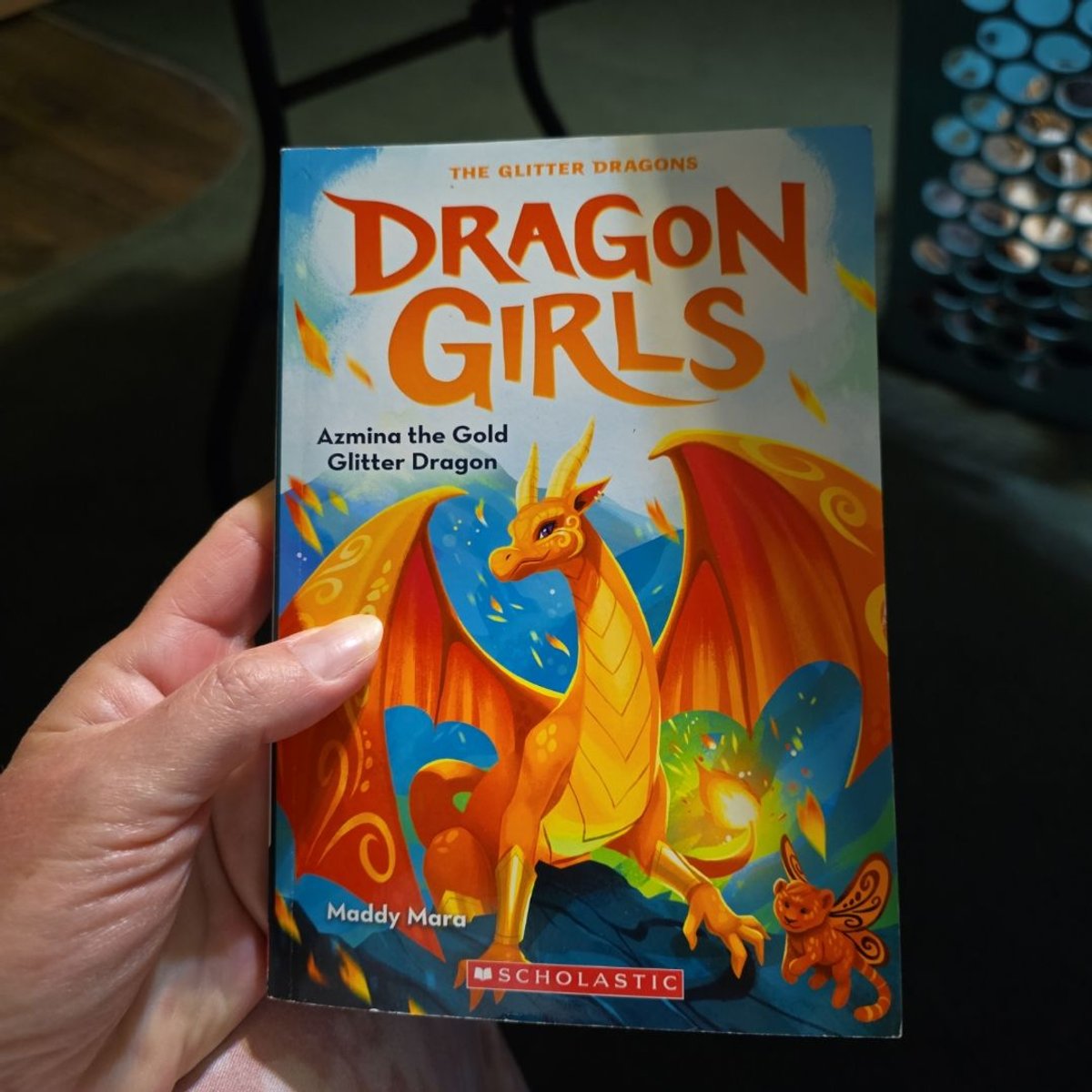 Azmina the Gold Glitter Dragon (Dragon Girls #1) by Maddy Mara