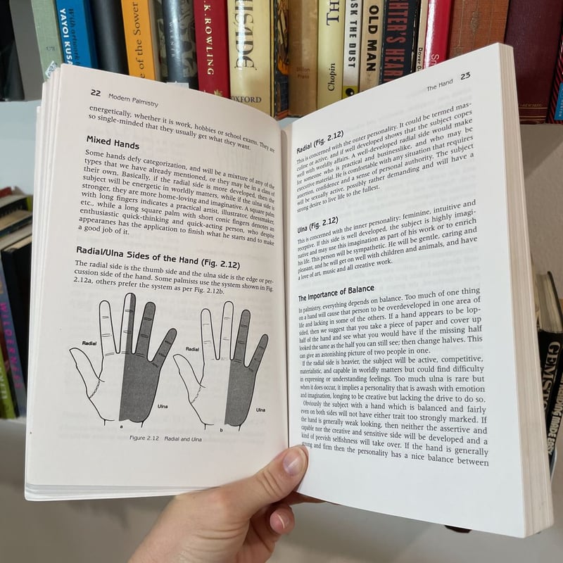 Modern Palmistry by Sasha Fenton, Paperback | Pangobooks