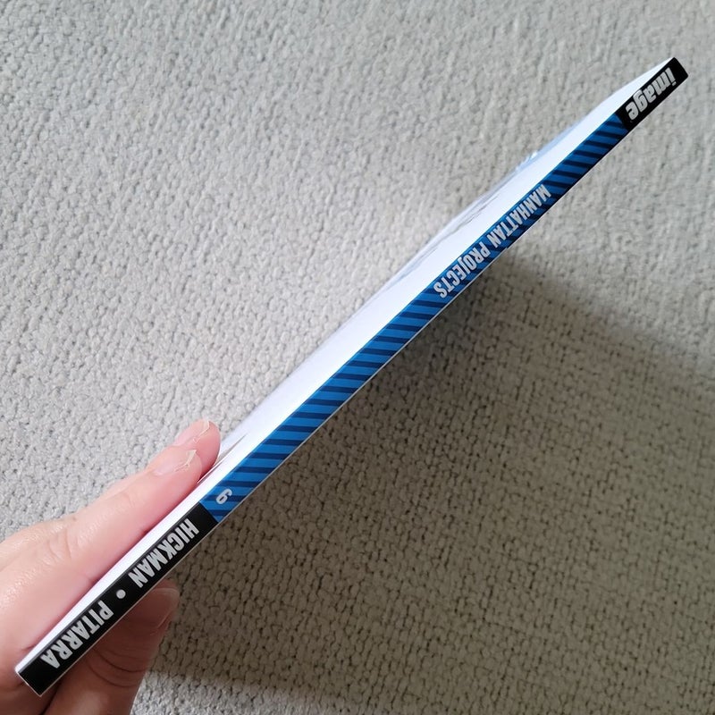 Sun Beyond the Stars by Jonathan Hickman, Paperback | Pangobooks