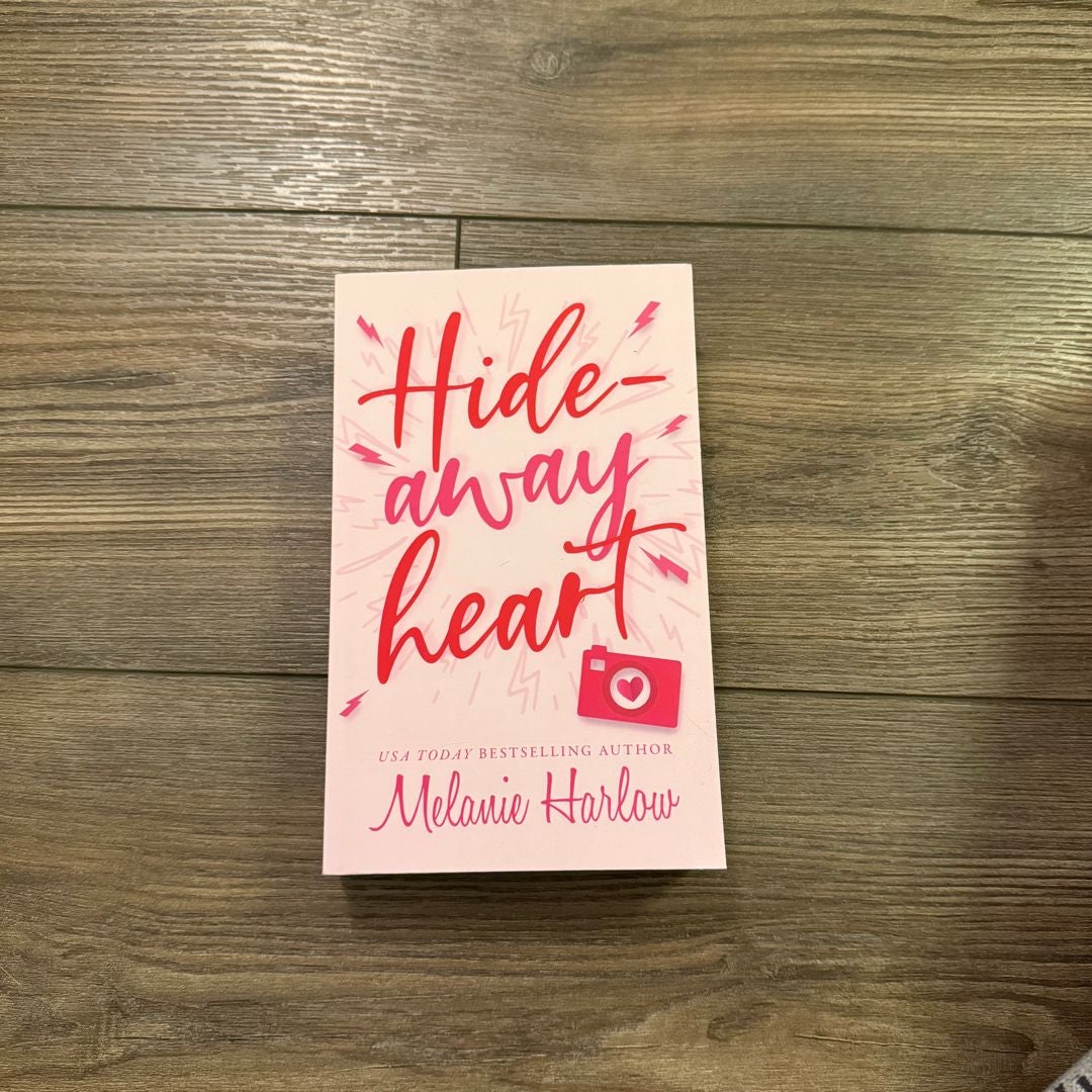 Hideaway Heart by Melanie Harlow, Paperback | Pangobooks