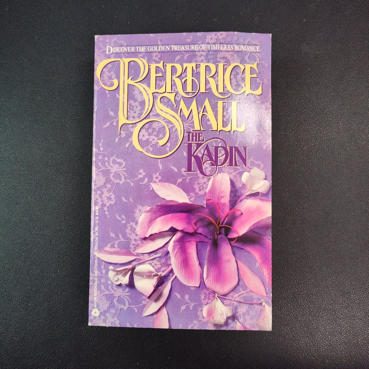 The Kadin by Bertrice Small, Paperback | Pangobooks